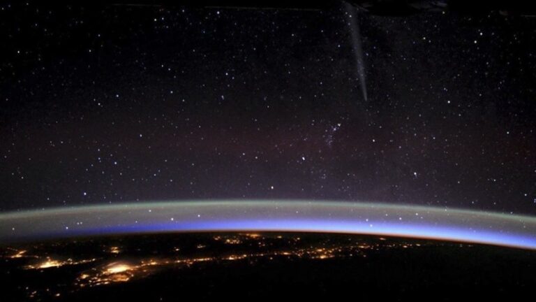 Mass evacuation of alien spaceships from Earth recorded by cameras of ...